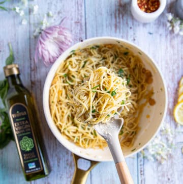 Spaghetti aglio e olio - Olive oil Pasta • Video • Two Purple Figs
